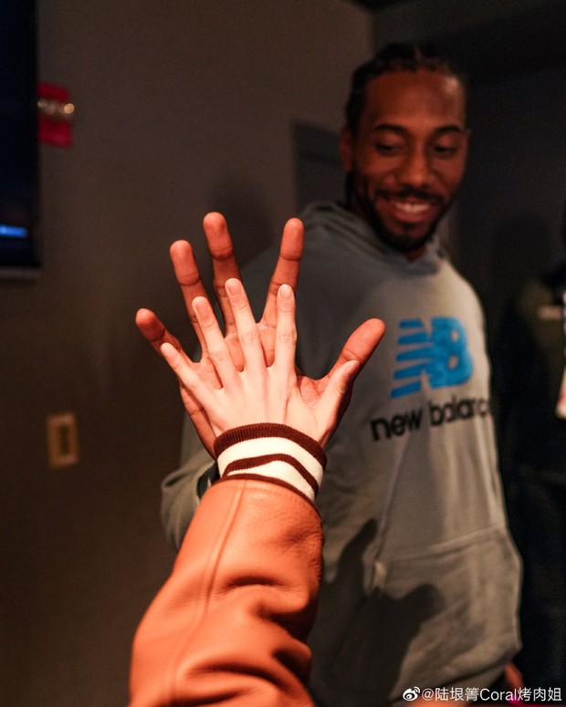 Momen Interaksi Langka Antara Lay EXO dengan Pemain Basket LA Clippers ...