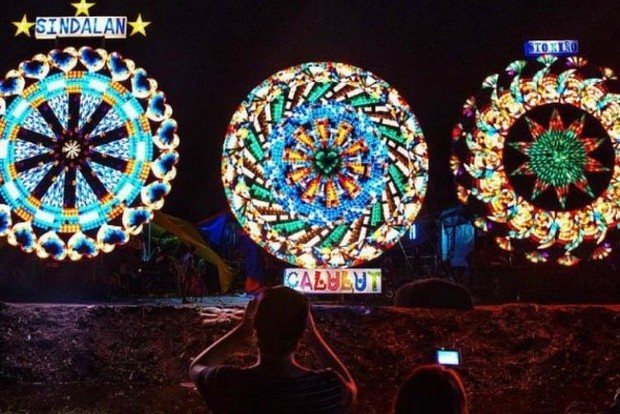 Cuma di Negara Ini Rayakan Natal dengan Makan Seember Ayam KFC, Ini ...