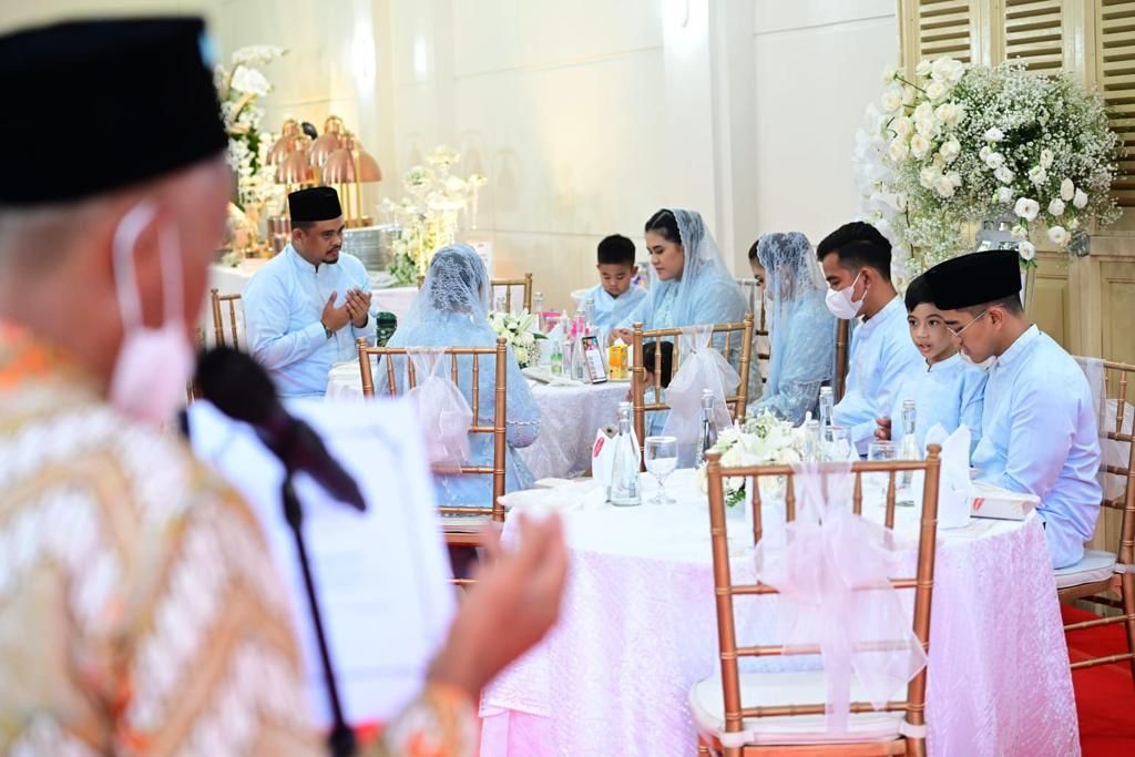 Potret Panembahan Al Nahyan Cucu Jokowi di Pernikahan Kaesang-Erina Potret Panembahan Al Nahyan Cucu Jokowi di Pernikahan Kaesang-Erina