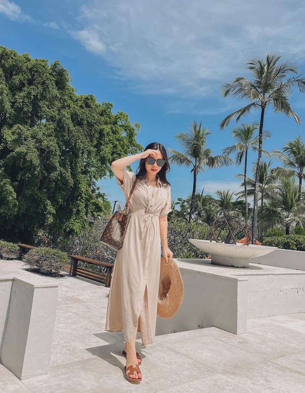 5 Inspirasi Outfit ke Pantai Ala Molita Lin, Fresh dan Instagramable!