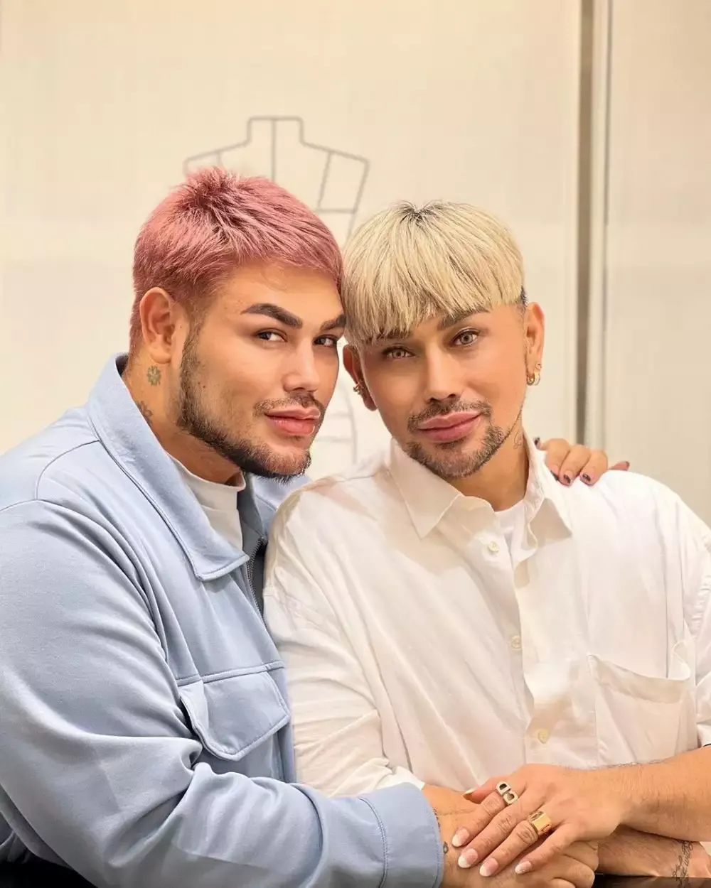Potret Ivan Gunawan And Caren Delano Usai Oplas Disebut Twins Bak Kakak
