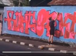 Berita dan Informasi Bule coret tembok di bali Terkini dan Terbaru Hari ...