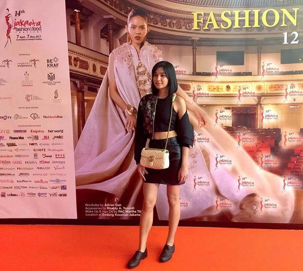 Intip Transformasi Gaya Mikha Tambayong dari Masa Remaja hingga Kini Jadi Istri Deva Mahenra