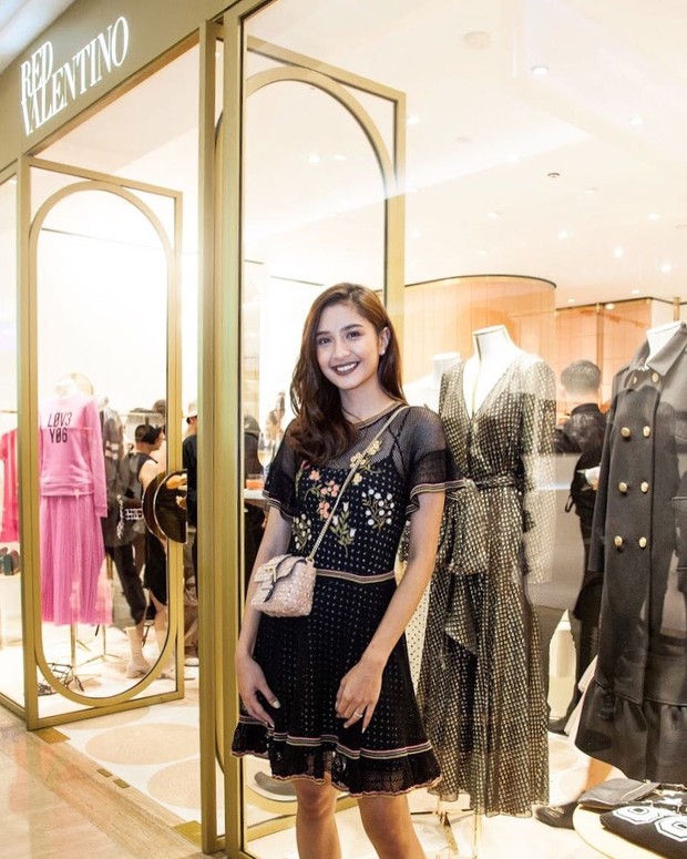 Intip Transformasi Gaya Mikha Tambayong dari Masa Remaja hingga Kini Jadi Istri Deva Mahenra