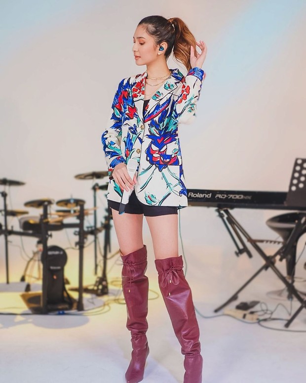 Intip Transformasi Gaya Mikha Tambayong dari Masa Remaja hingga Kini Jadi Istri Deva Mahenra