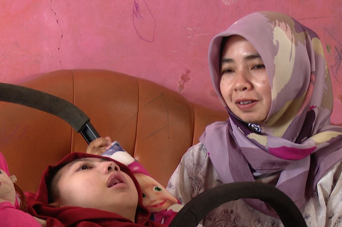 Mutia, Gadis Penderita Cerebal Palsy yang Bergantung dari Ayah Penjahit ... Mutia, Gadis Penderita Cerebal Palsy yang Bergantung dari Ayah Penjahit ...