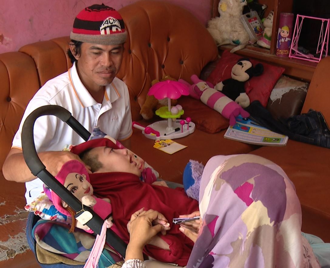 Mutia, Gadis Penderita Cerebal Palsy yang Bergantung dari Ayah Penjahit ... Mutia, Gadis Penderita Cerebal Palsy yang Bergantung dari Ayah Penjahit ...