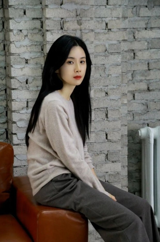 Punya Dua Anak dan Tetap Awet Muda di Usia 40-an, Simak Gaya Stylish ...