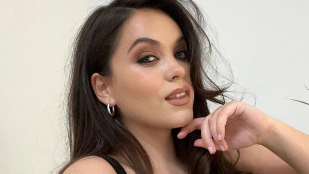 Kisah Sedih Fenella Fox Selebgram Yang Kecanduan Main Ponsel Kini