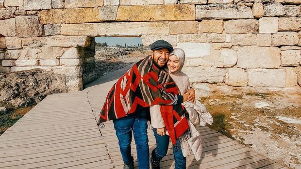 Ibu Irish Bella Beri Pesan Usai Ammar Zoni Ditangkap Narkoba Ibu Irish Bella Beri Pesan Usai Ammar Zoni Ditangkap Narkoba