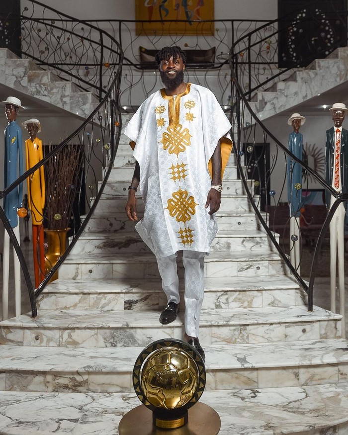 Gaya Glamor Masa Tua Adebayor