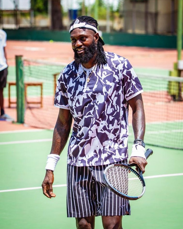 Gaya Glamor Masa Tua Adebayor