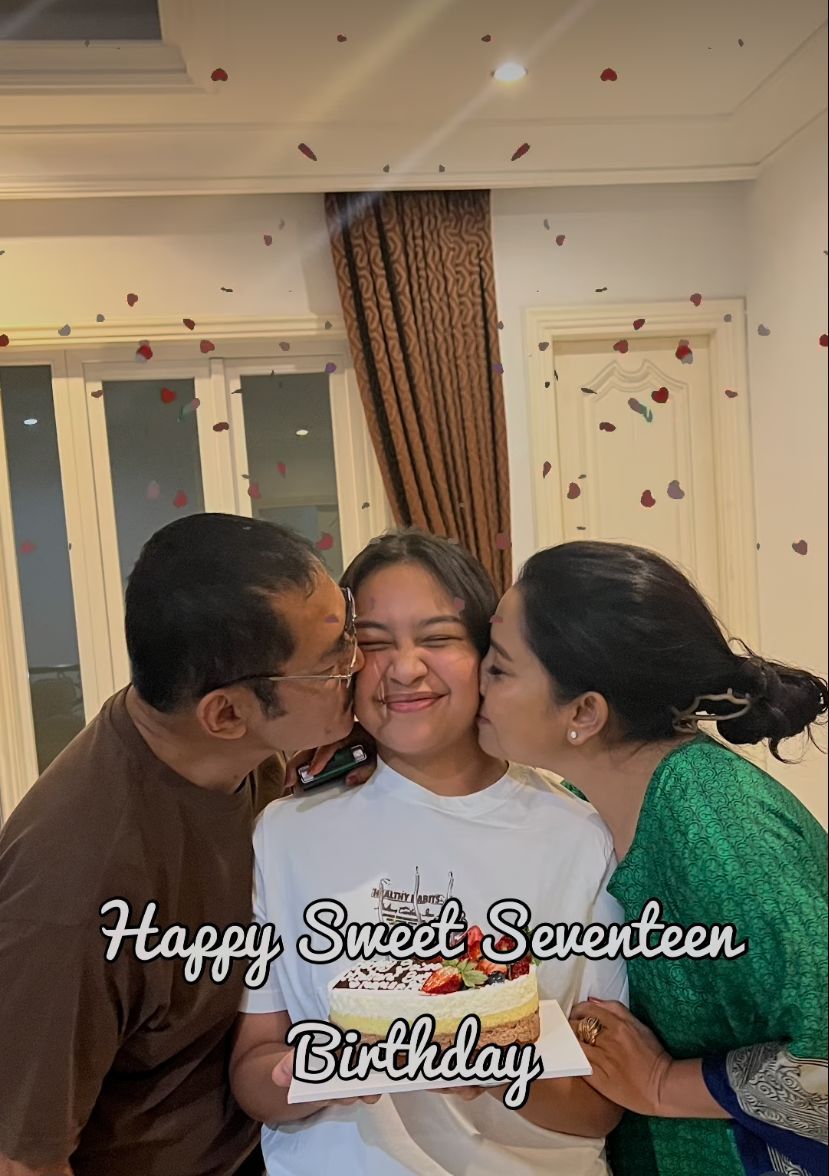 Momen Sweet Seventeen Khirani Anak Mayangsari & Bambang Trihatmodjo Momen Sweet Seventeen Khirani Anak Mayangsari & Bambang Trihatmodjo