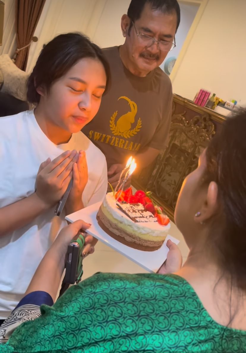 Momen Sweet Seventeen Khirani Anak Mayangsari & Bambang Trihatmodjo Momen Sweet Seventeen Khirani Anak Mayangsari & Bambang Trihatmodjo