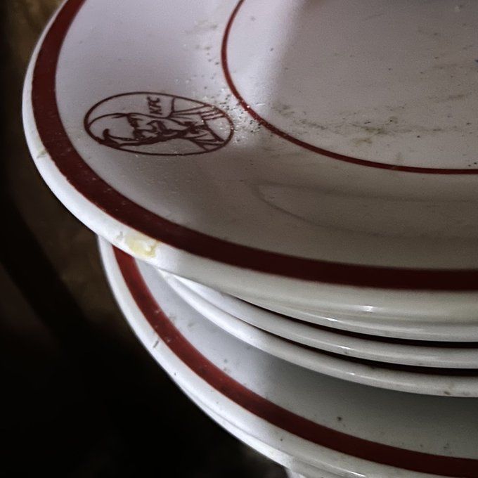 Piring KFC Indonesia Sering Dibawa Pulang Pembeli, Kini Banyak yang ...