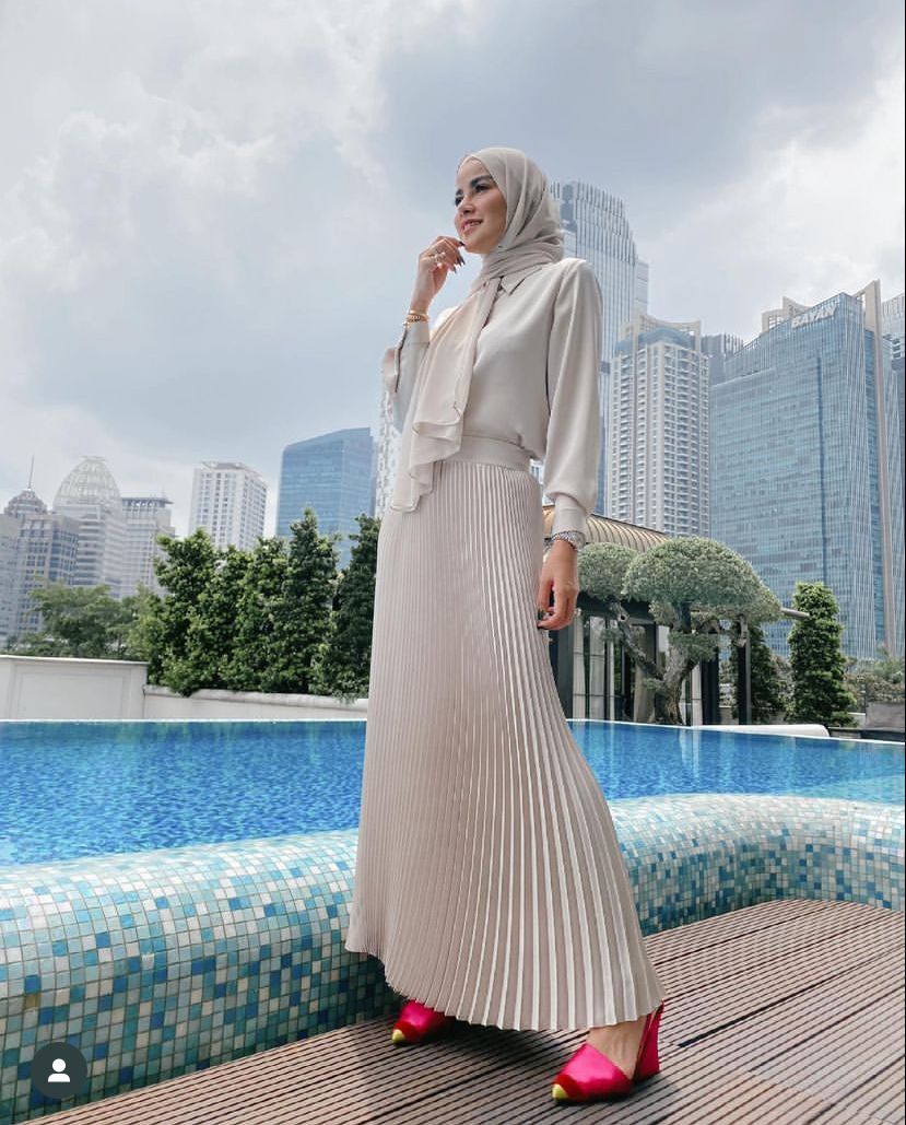 Ditegur Dewi Sandra, 7 Gaya Olla Ramlan Berhijab Tapi Masih Pakai Baju ... Ditegur Dewi Sandra, 7 Gaya Olla Ramlan Berhijab Tapi Masih Pakai Baju ...