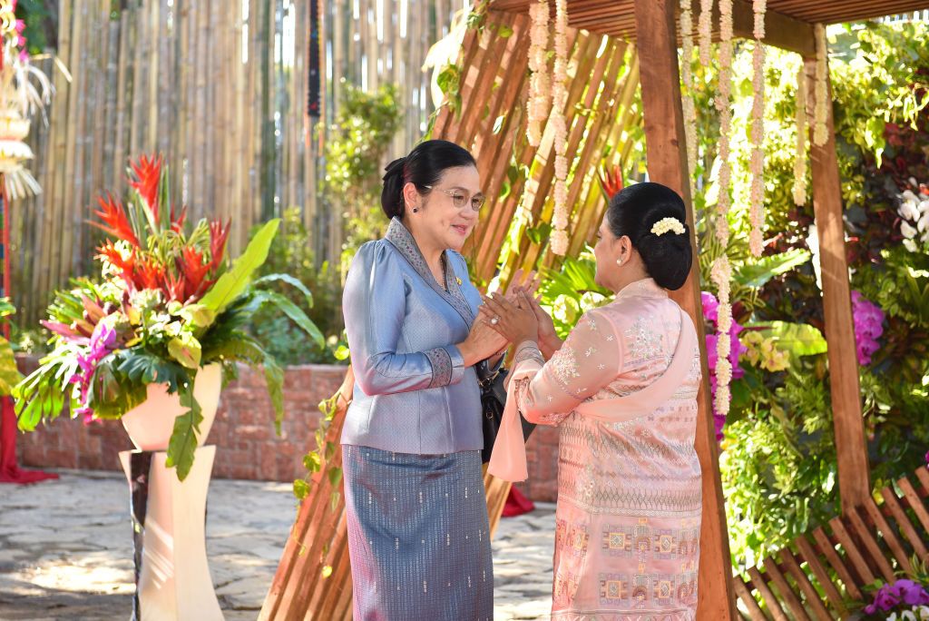 Gaya Para Ibu Negara di KTT ASEAN 2023, Iriana Jokowi Pakai Kebaya Tenun NTT!
