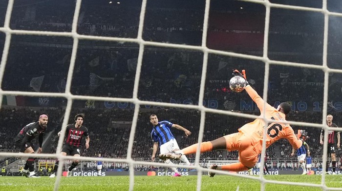 Inter Milan Bungkam AC Milan di San Siro Inter Milan Bungkam AC Milan di San Siro