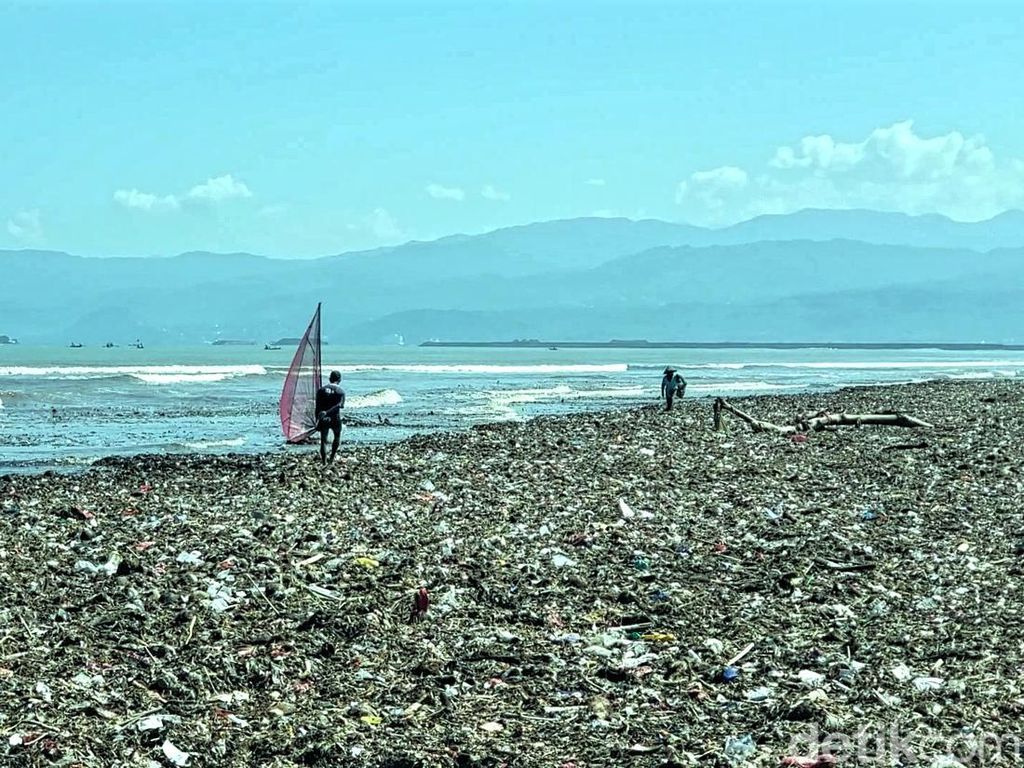 Berita dan Informasi Tumpukan sampah di pantai sukabumi Terkini dan ... Berita dan Informasi Tumpukan sampah di pantai sukabumi Terkini dan ...
