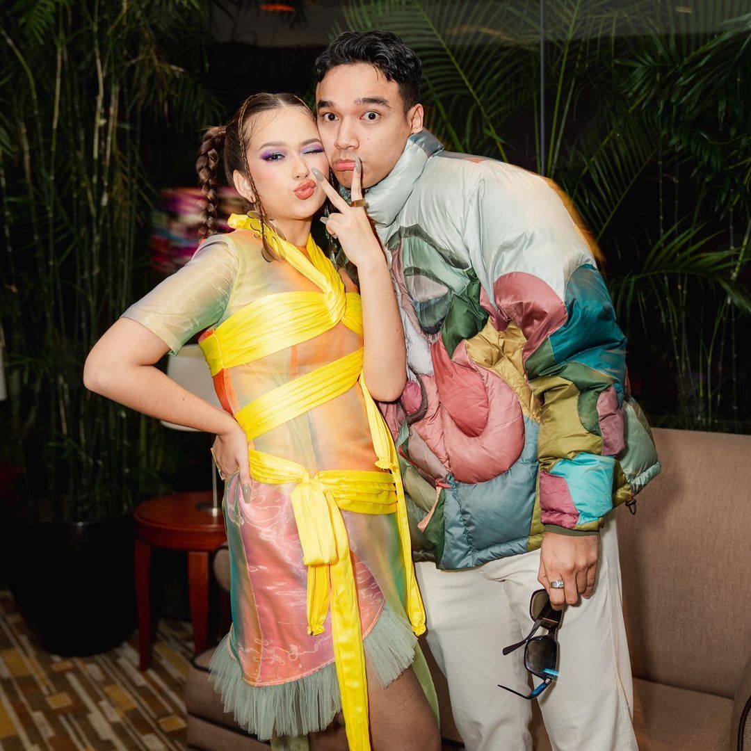 7 Gaya Pacaran Rebecca Klopper & Fadly Faisal Disebut Vulgar Jadi Sorotan 7 Gaya Pacaran Rebecca Klopper & Fadly Faisal Disebut Vulgar Jadi Sorotan