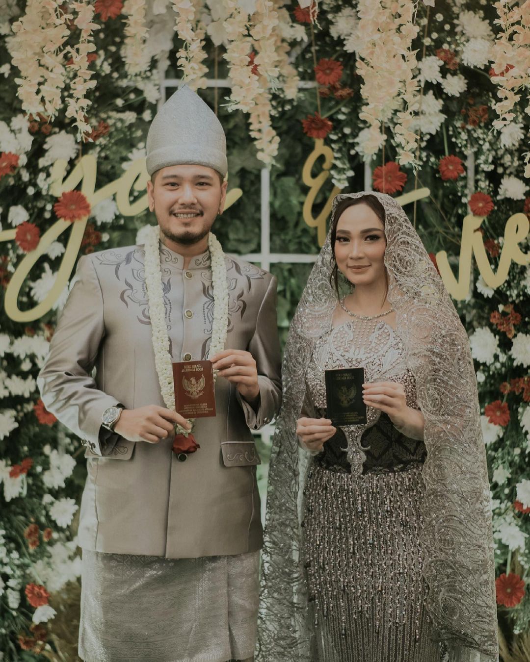 7 Potret Puteri Indonesia Intelegensia 2019 Jadi Calo Tiket Konser Coldplay 7 Potret Puteri Indonesia Intelegensia 2019 Jadi Calo Tiket Konser Coldplay