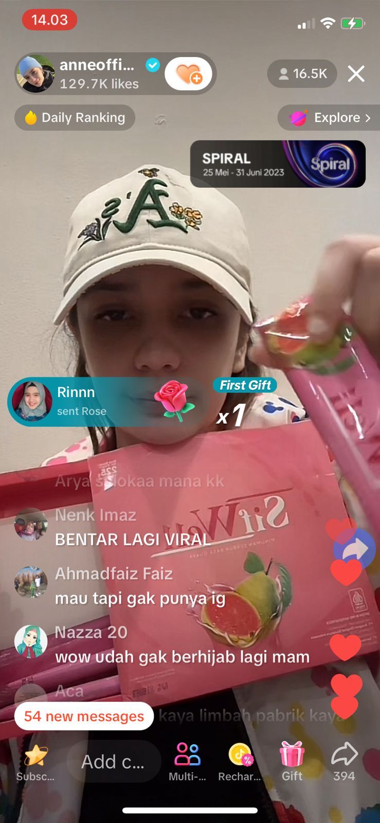 Lepas Hijab Saat Live TikTok, Putri Anne Diserbu Netizen Lepas Hijab Saat Live TikTok, Putri Anne Diserbu Netizen