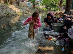 Berita dan Informasi Cuci baju di sungai Terkini dan Terbaru Hari ini - detikcom