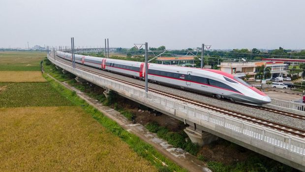 Siap-siap War Tiket LRT Jabodebek & Kereta Cepat, Ini Caranya