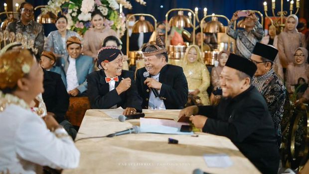 7 Foto Bahagia Pernikahan Denny Caknan & Bella Bonita Dihadiri Keluarga ...