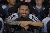Messi Selebrasi di Bench Inter Miami, di PSG Nggak Begitu tuh