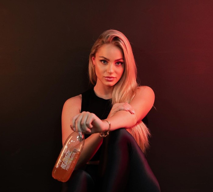 Potret Pesepakbola Tercantik di Dunia saat di Luar Lapangan