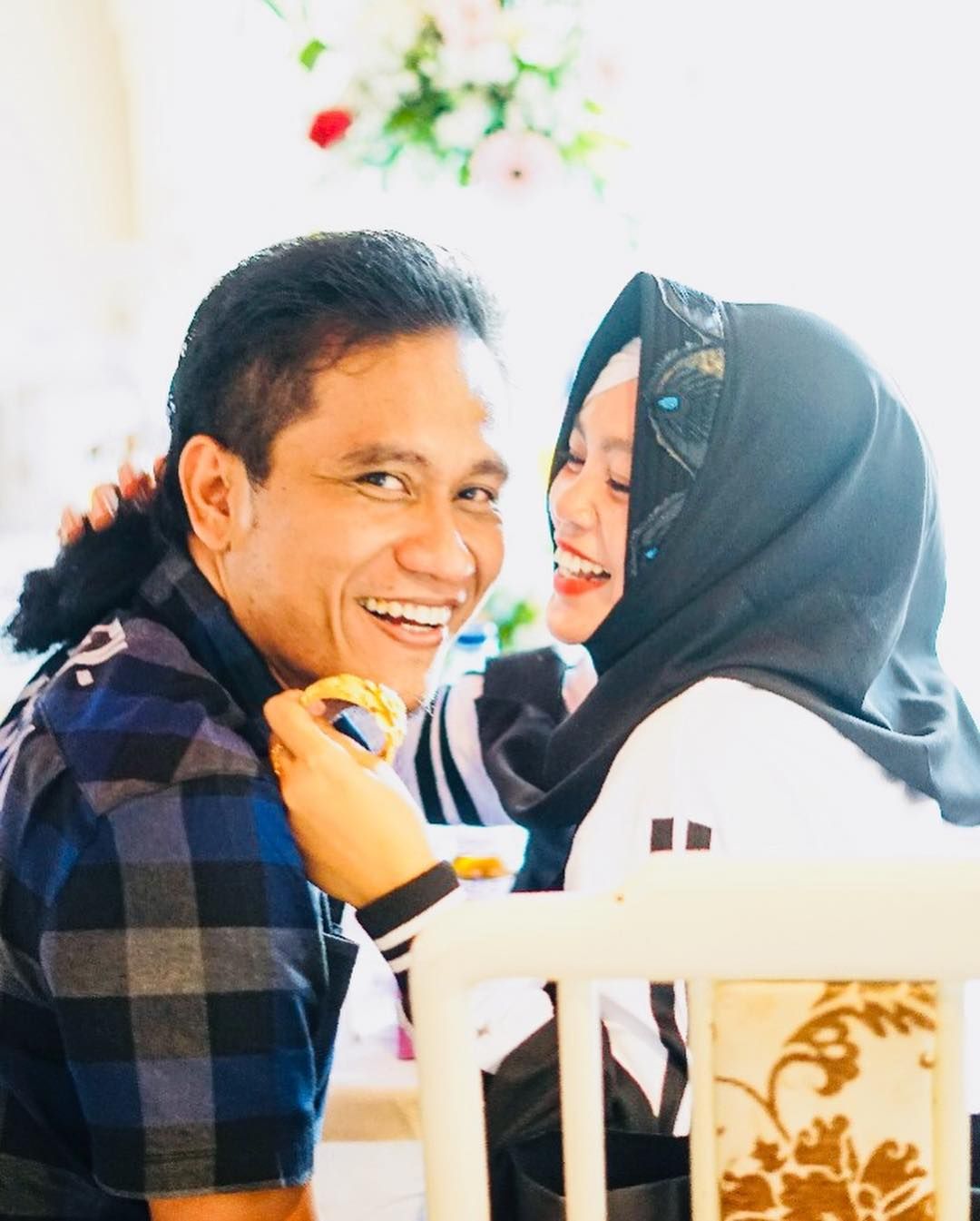 Inilah Sosok Ning Astuti Istri Gus Miftah yang Viral usai Kepalanya Ditoyor Inilah Sosok Ning Astuti Istri Gus Miftah yang Viral usai Kepalanya Ditoyor