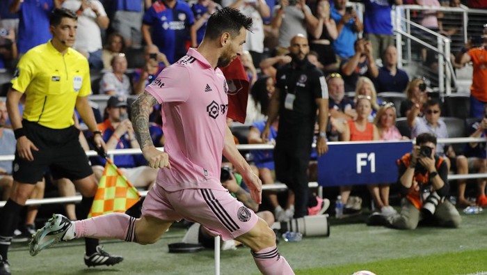 Potret si Botak yang Kini Setia Dampingi Lionel Messi