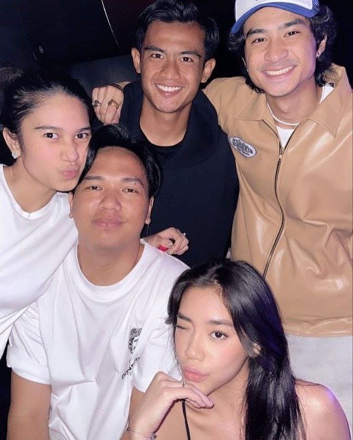 7 Potret Azizah Salsha & Pratama Arhan Pengantin Baru Mudik ke Indonesia 7 Potret Azizah Salsha & Pratama Arhan Pengantin Baru Mudik ke Indonesia