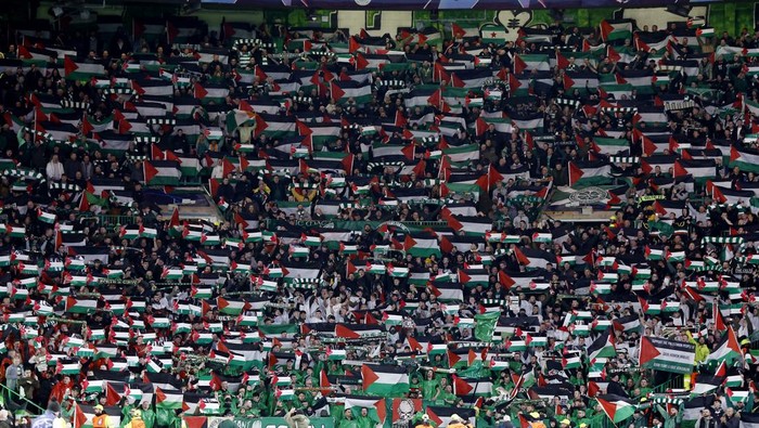 Bendera Palestina Menghiasi Laga Celtic Vs Atletico Madrid