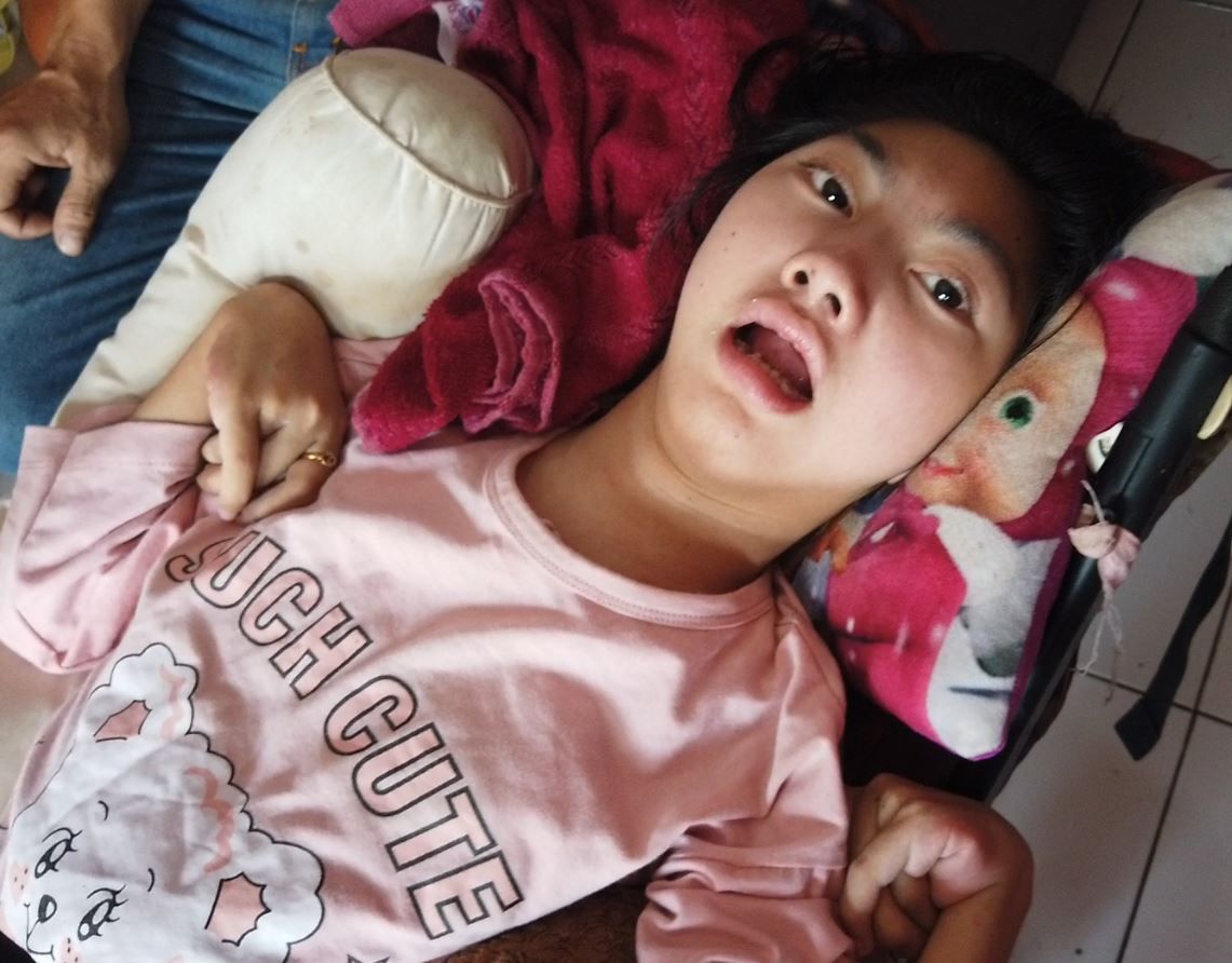 Mutia, Gadis Penderita Cerebal Palsy yang Bergantung dari Ayah Penjahit ... Mutia, Gadis Penderita Cerebal Palsy yang Bergantung dari Ayah Penjahit ...