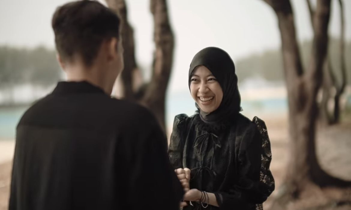 Tak Saling Sentuh, 7 Potret Prewedding Adiba Khanza & Egy Maulana Tuai Pujian