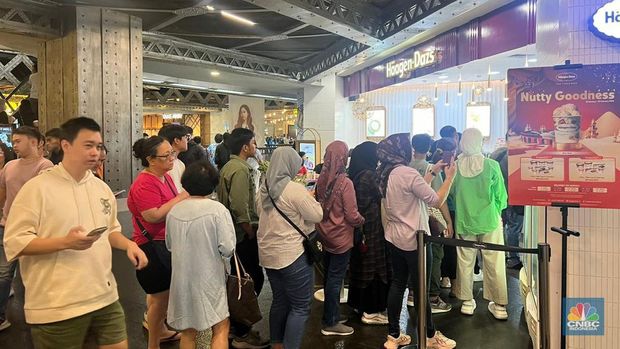 Potret Warga Jakarta Antre di Mall Demi Diskon Pemilu 2024