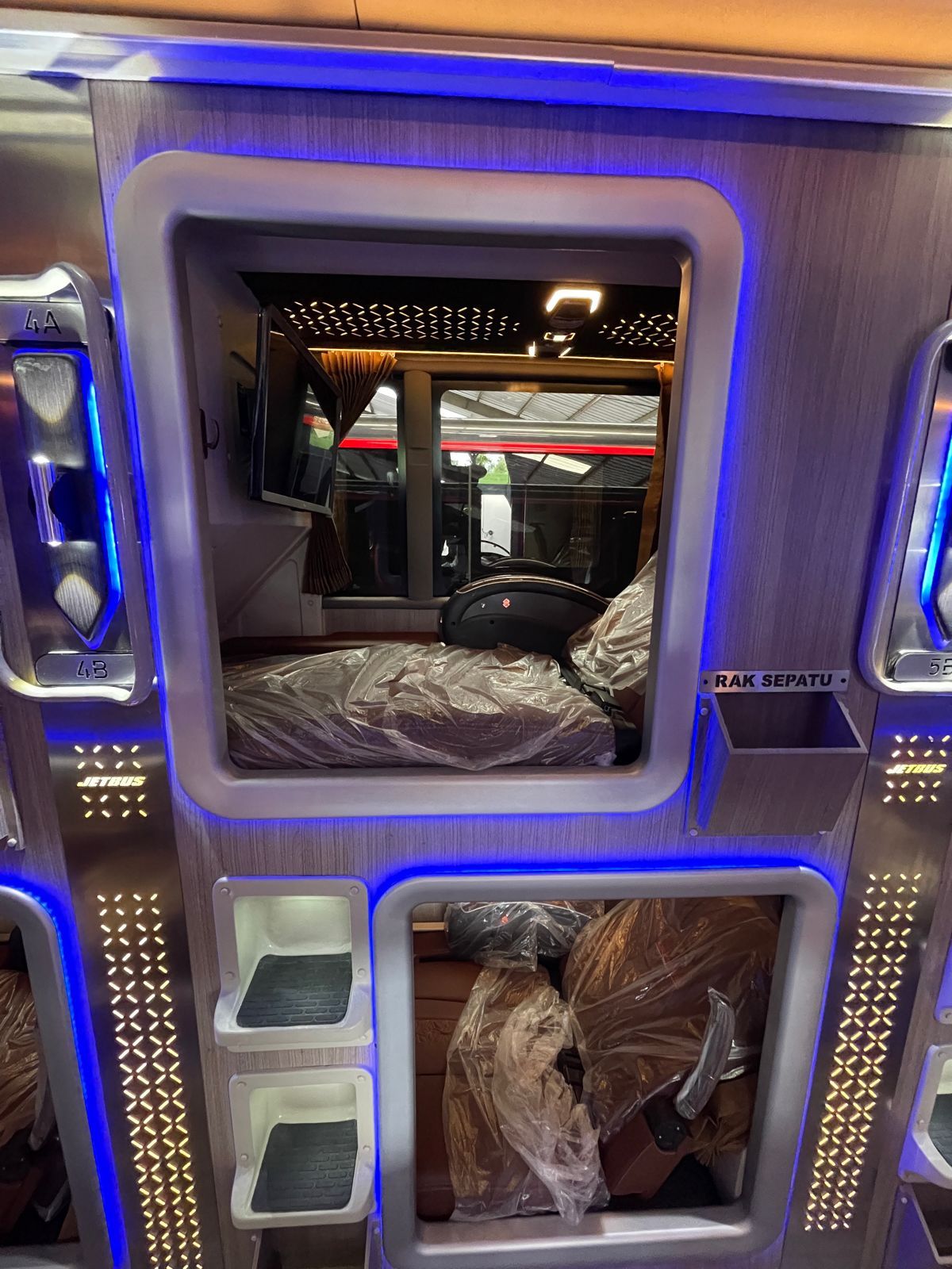 Mantap! Juragan 99 Trans Rilis Bus Super Double Decker