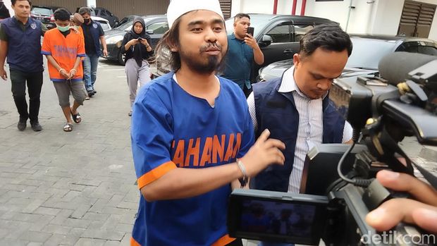 Disindir Pesulap Merah, 7 Potret Gus Samsudin Cengengesan Pakai Baju ... Disindir Pesulap Merah, 7 Potret Gus Samsudin Cengengesan Pakai Baju ...