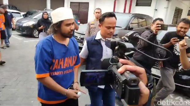 Disindir Pesulap Merah, 7 Potret Gus Samsudin Cengengesan Pakai Baju ... Disindir Pesulap Merah, 7 Potret Gus Samsudin Cengengesan Pakai Baju ...