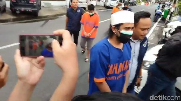 Disindir Pesulap Merah, 7 Potret Gus Samsudin Cengengesan Pakai Baju ... Disindir Pesulap Merah, 7 Potret Gus Samsudin Cengengesan Pakai Baju ...