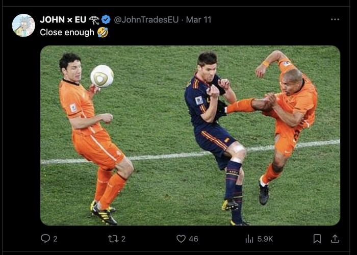 Meme Doku Tendang Mac Allister, Main Bola atau Main Gulat sih?