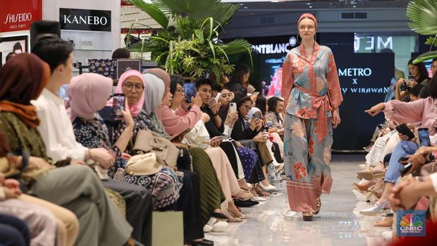 Anita Tanjung Bangga Hadirkan Karya Desainer di METRO Festive Raya