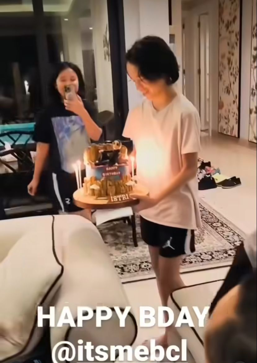 7 Potret Tiko Aryawardhana & Noah Kompak Beri Kejutan Manis Ultah BCL ke-41