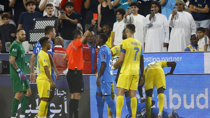 Lihat Lagi Momen Cristiano Ronaldo Kasih 'Sikutan Maut' ke Al Bulayhi
