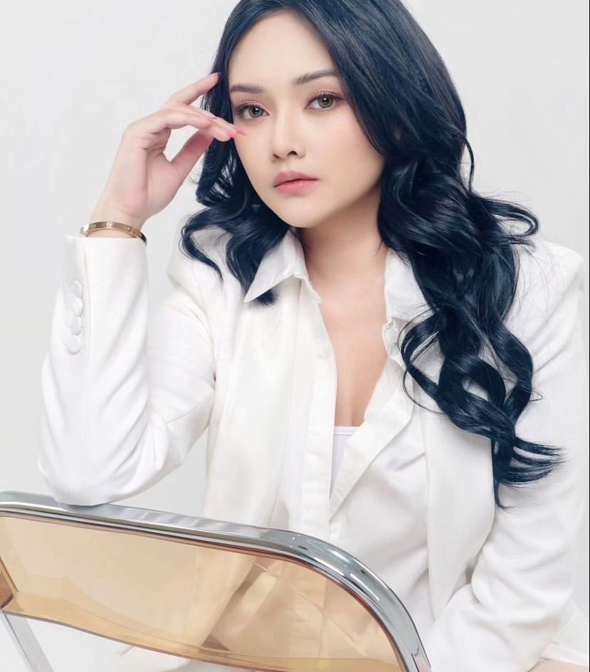 9 Potret Suci Winata Istri ke-4 Ari Sigit Cucu Soeharto yang Beda 21 Tahun 9 Potret Suci Winata Istri ke-4 Ari Sigit Cucu Soeharto yang Beda 21 Tahun