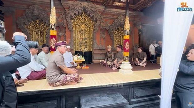 Izinkan Anak Pindah Agama, 7 Potret Ayah Mahalini Calon Mertua Rizky Febian