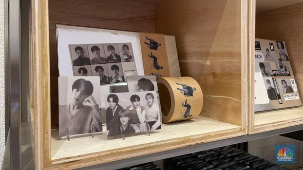 Daftar Harga, Promo, dan Hadiah Gratis di BTS POP-UP: MONOCHROME