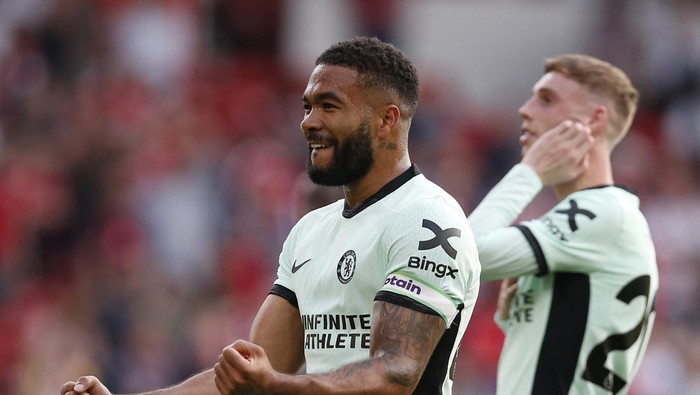 Kapten Chelsea Siap Bantu Damaikan Enzo Fernandez dengan Rekan-rekannya Kapten Chelsea Siap Bantu Damaikan Enzo Fernandez dengan Rekan-rekannya
